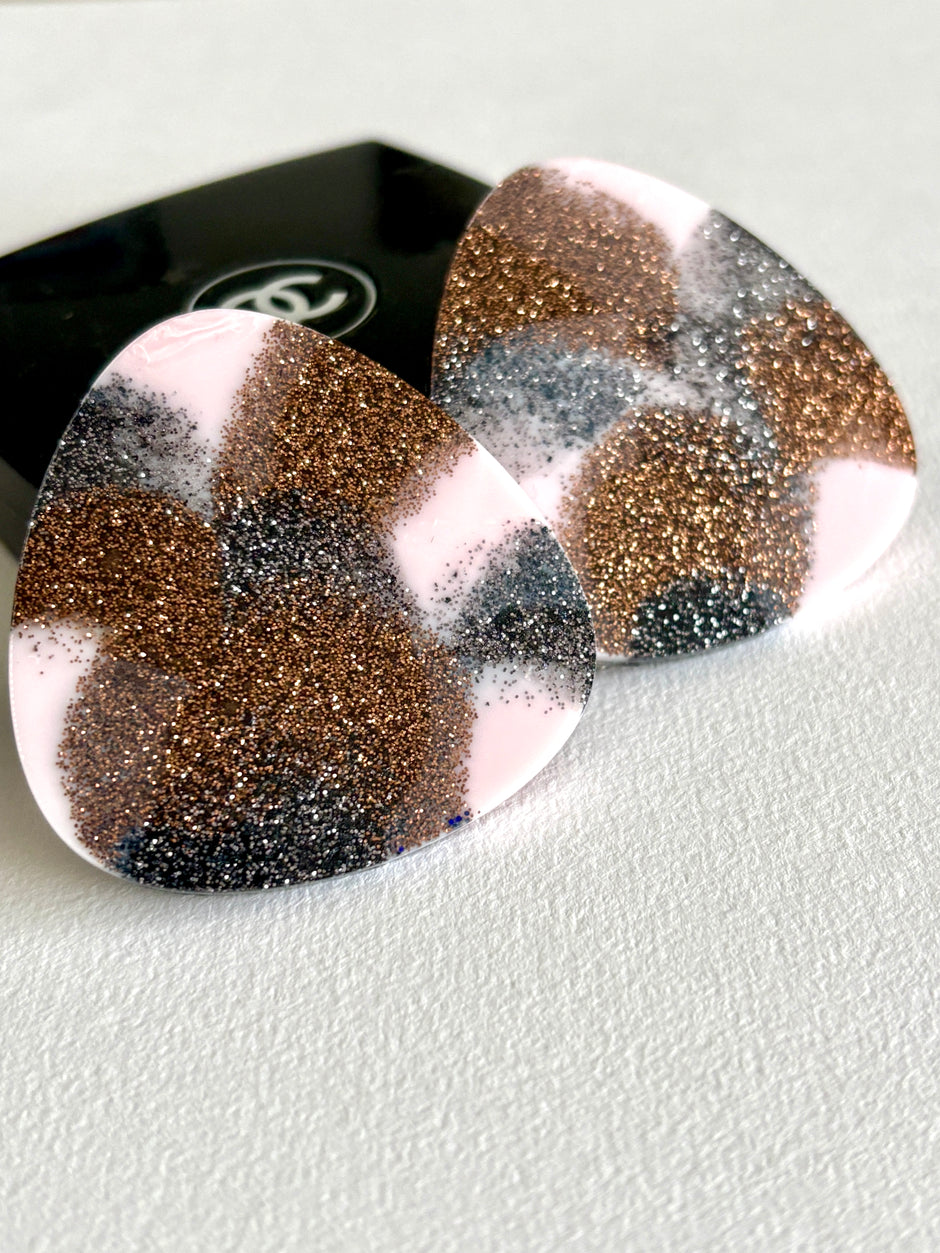 Bijoux upcyclés en résine et maquillage - Faits main - YVETTE GLOW